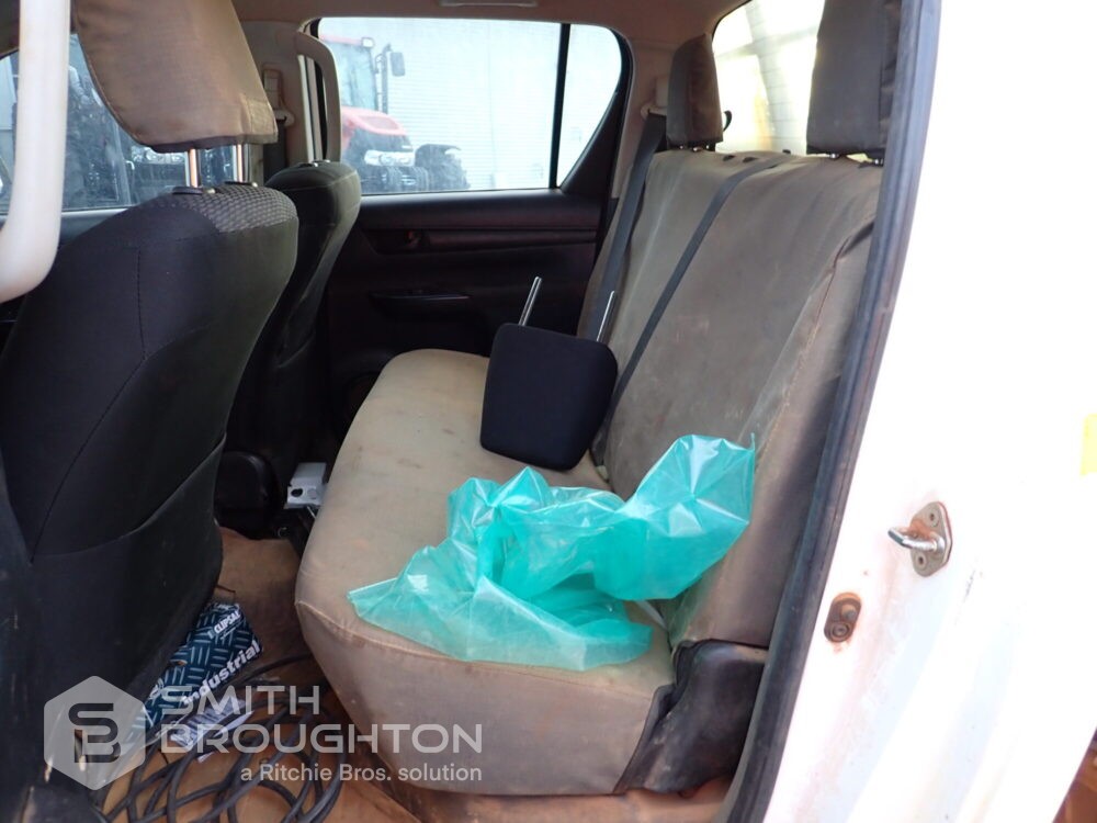 241816 - 1 - 2018 Toyota Hilux 4X4 Dual Cab Tray Back Utility (Ute ...