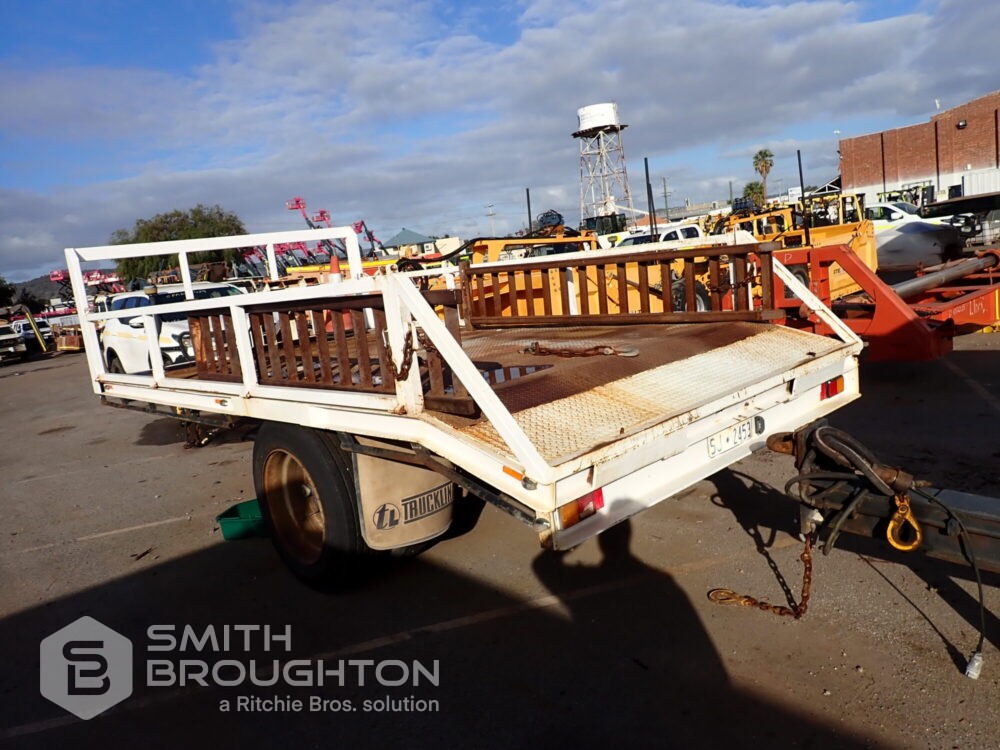 241890 - 1 - 1981 Custom Made Single Axle Pig Trailer - Smith Broughton ...